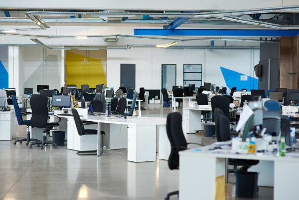 25 Of The Wildest Workplace Stories, According To People | DeMilked