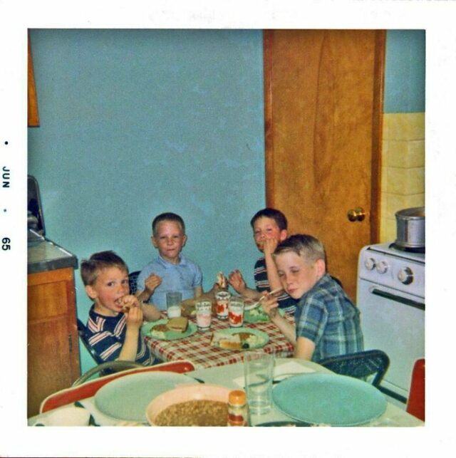 35 Historical Photos Which Illustrate The Daily Life Of Our ...