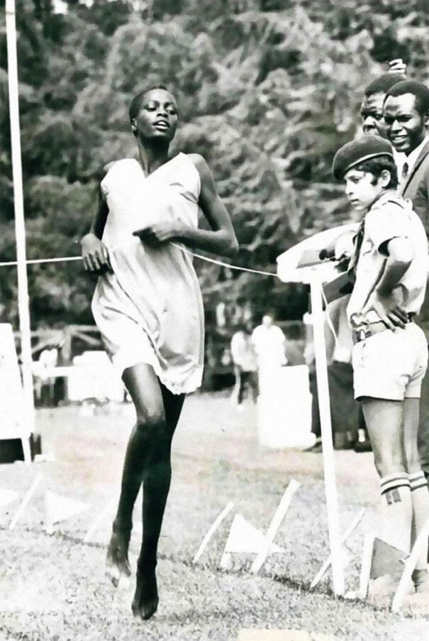 35 Historical Photos That Throwback To Rare Monumental Moments | DeMilked