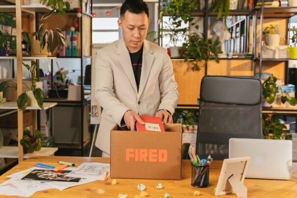 25 Times People Got Fired So Fast, Their Heads Spun | DeMilked