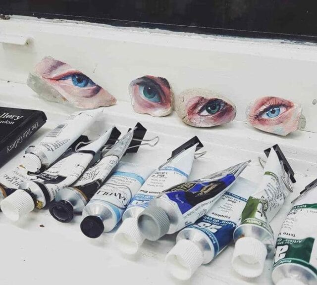 8 Unusual Creations From Jennifer Allnutt’s Eyes On Stones Project ...