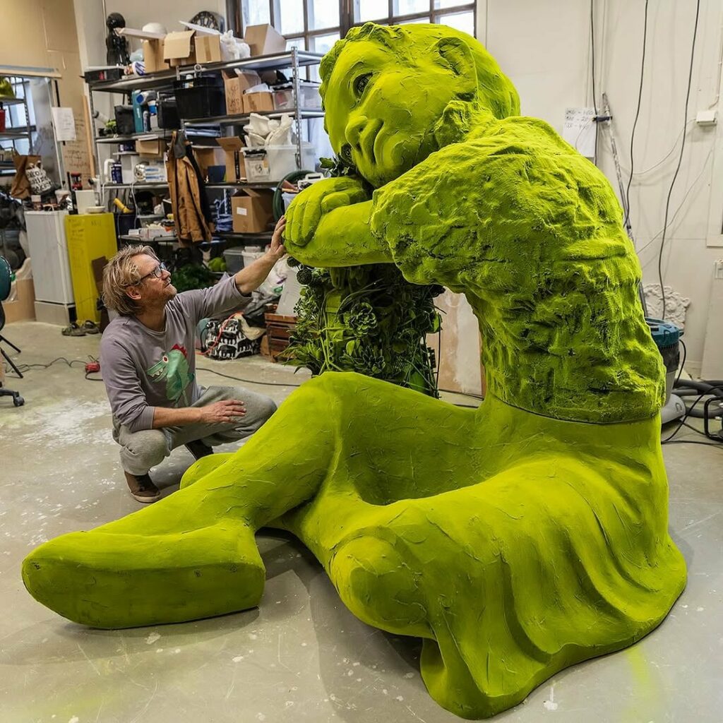 15 Mesmerizing Photos Of Moss-Draped Sculptures Captured By Kim ...