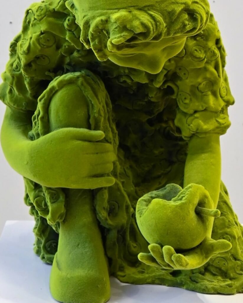 15 Mesmerizing Photos Of Moss-Draped Sculptures Captured By Kim ...