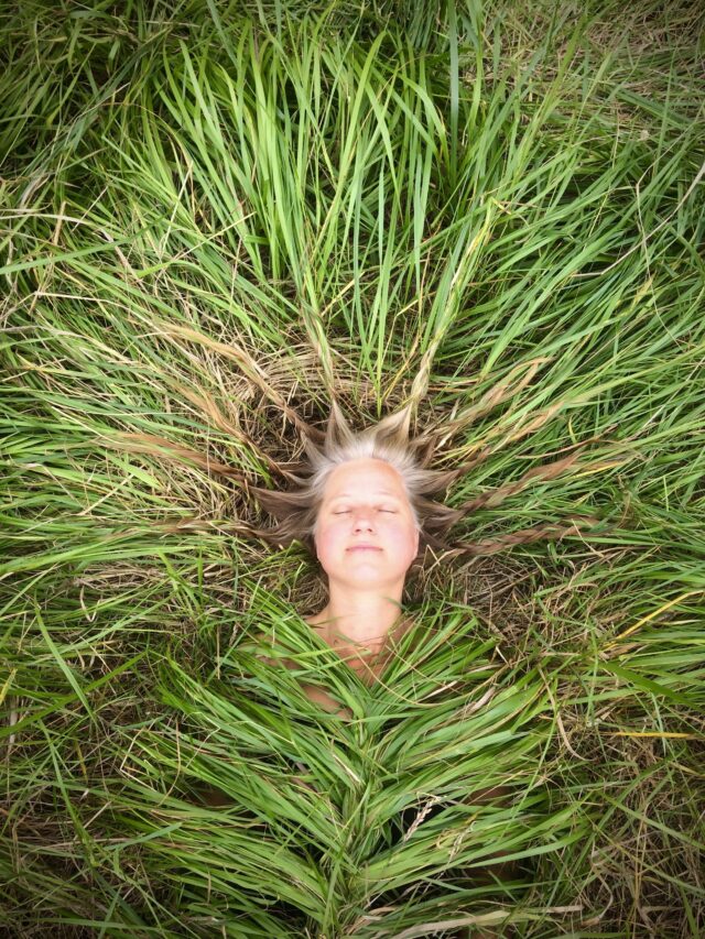 19 Living Sculptures Of Human Bodies Interweaved With Nature By Jeanne ...