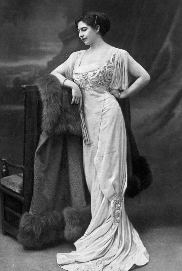 25 Gorgeous Historical Figures That Are Utterly Swoon-Worthy | DeMilked