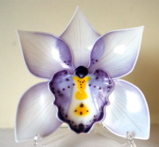 20 Elegant Glass Butterflies And Orchids By Laura Hart That Pay Tribute ...