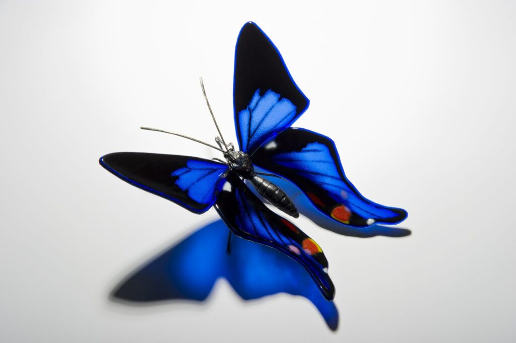 20 Elegant Glass Butterflies And Orchids By Laura Hart That Pay Tribute ...