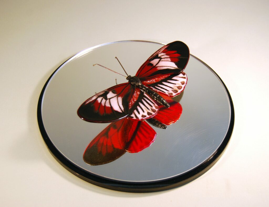 20 Elegant Glass Butterflies And Orchids By Laura Hart That Pay Tribute ...
