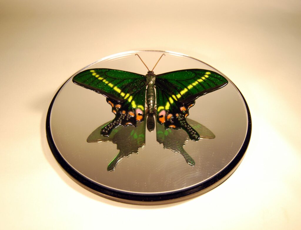 20 Elegant Glass Butterflies And Orchids By Laura Hart That Pay Tribute ...