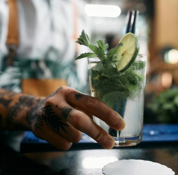 25 Stories Of Hero Bartenders Saving Women From Unwanted Attention ...