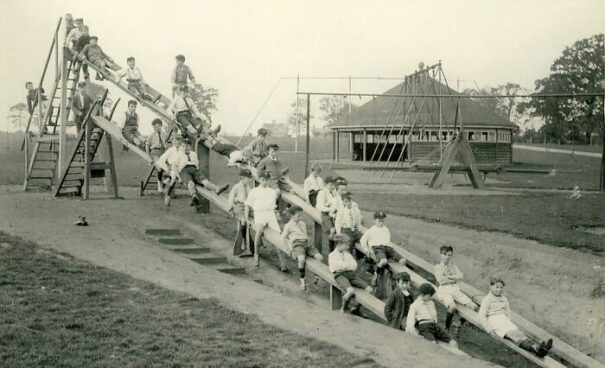 25 Old Playgrounds That Make Us Wonder How Babies Back Then Even ...