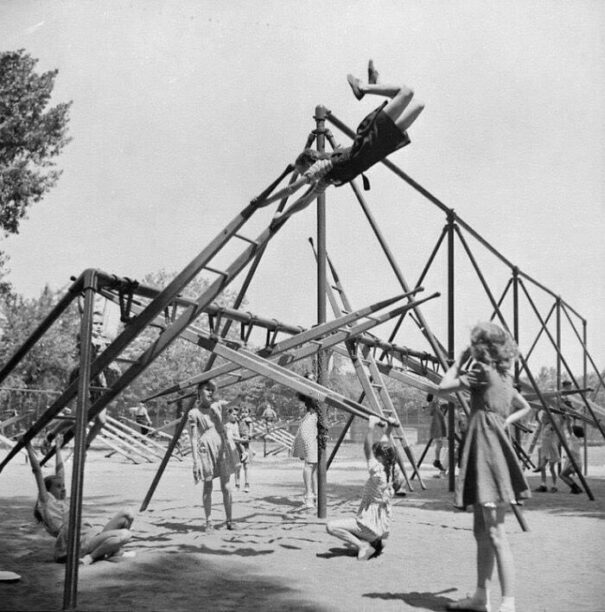 25 Old Playgrounds That Make Us Wonder How Babies Back Then Even ...