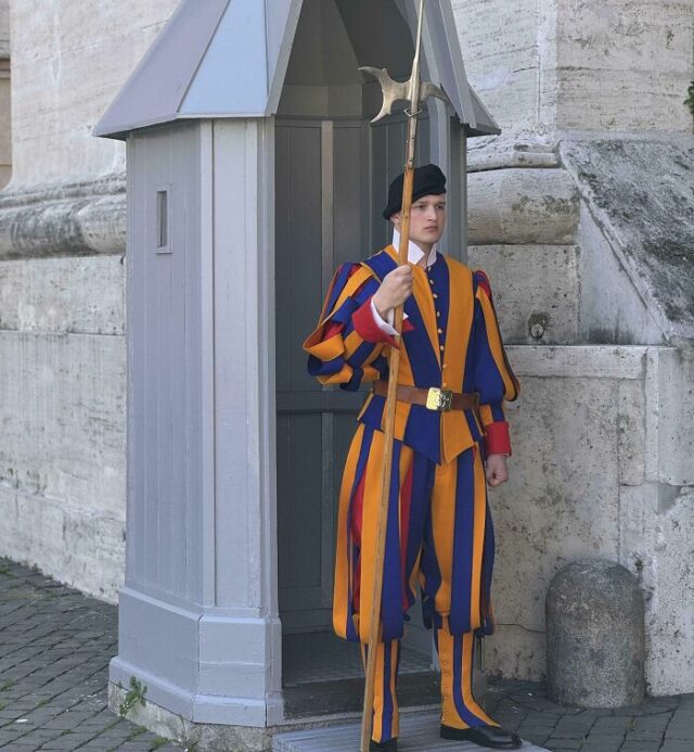 25 Of The Worst Uniform Designs Spotted In Public | DeMilked