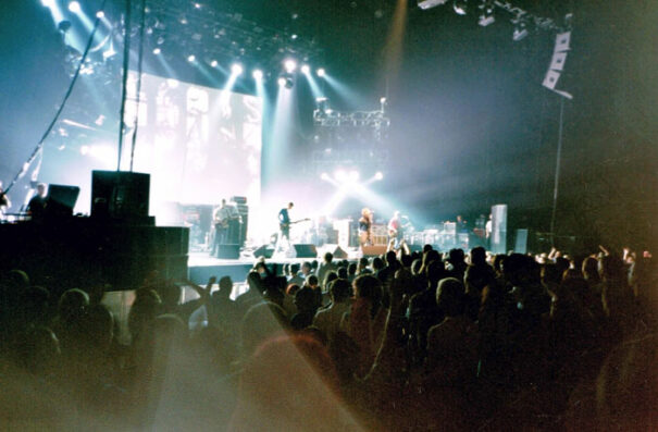 25 Of The Worst Concerts People Have Been To | DeMilked