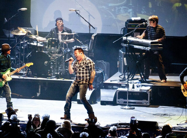 25 Of The Worst Concerts People Have Been To | DeMilked