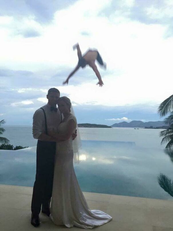 25 Perfectly Timed Funny Photos Snapped In The Split Second Before ...
