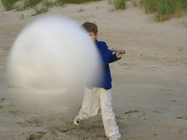 25 Perfectly Timed Funny Photos Snapped In The Split Second Before ...