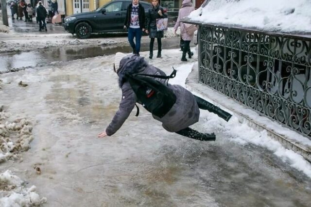 25 Perfectly Timed Funny Photos Snapped In The Split Second Before ...