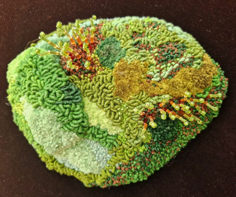 20 Textile Artworks By Hélène Lamarche That Turn Wool, Beads & Pearls ...