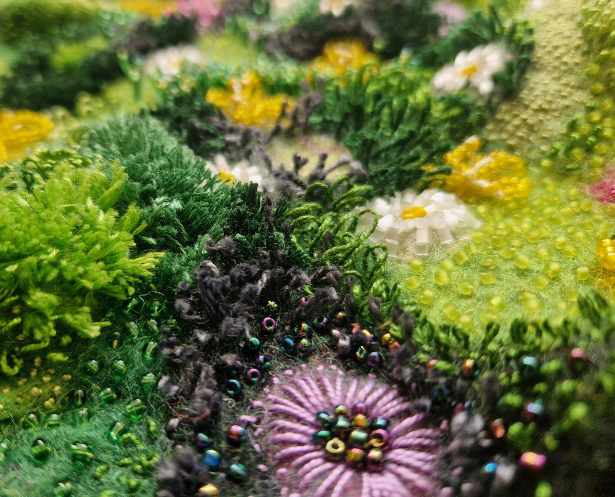 20 Textile Artworks By Hélène Lamarche That Turn Wool, Beads & Pearls ...