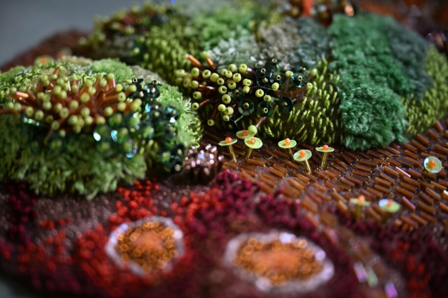 20 Textile Artworks By Hélène Lamarche That Turn Wool, Beads & Pearls ...