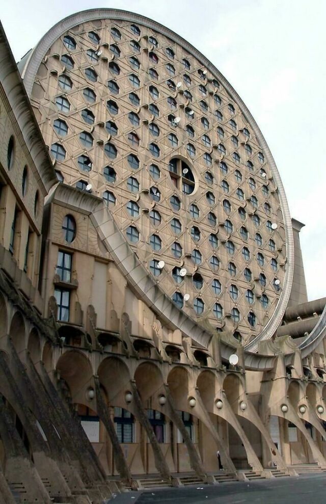 35 Weirdly Fantastic Buildings That Caught People’s Attention | DeMilked