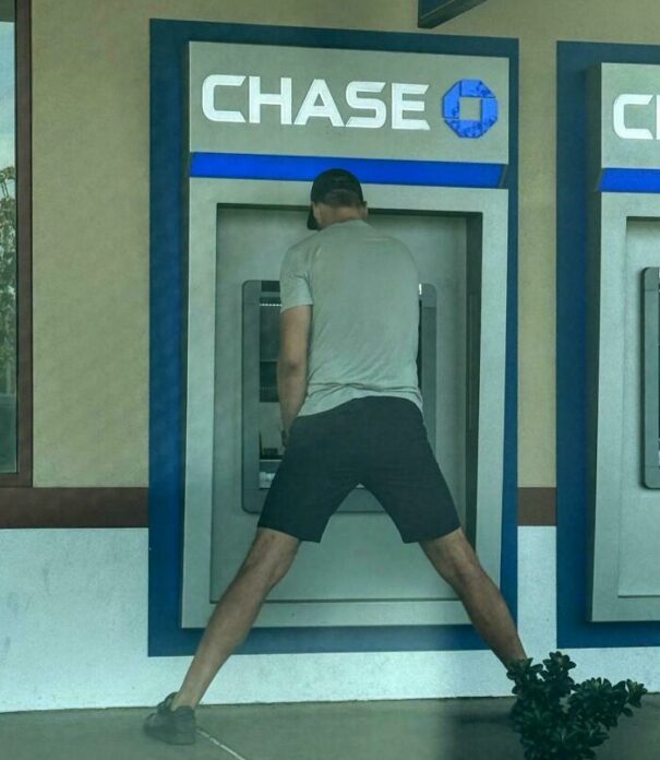 25 Photos Highlighting The Funniest Problems Tall-People Face | DeMilked
