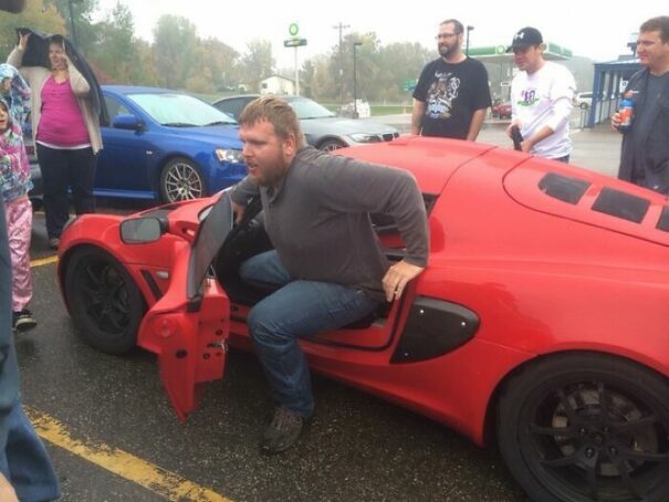 25 Photos Highlighting The Funniest Problems Tall-People Face | DeMilked