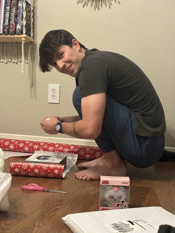 32 Funny Times Women Caught Their Men In Unflattering Poses That Gave ...